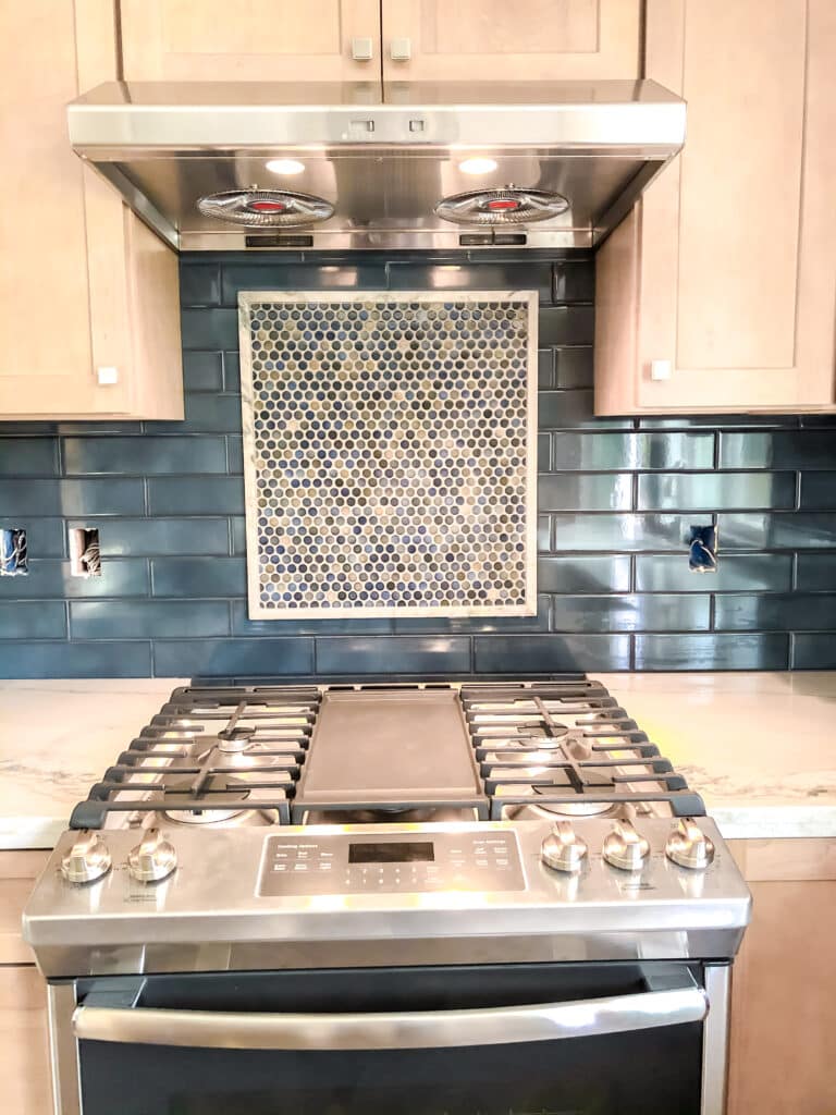 Stunning Full Kitchen Backsplash and Cabinets Remodeling
